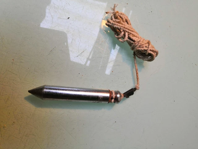 ANCIEN FIL À plomb en acier, pointe cylindrique, objet de métier, maçon ...