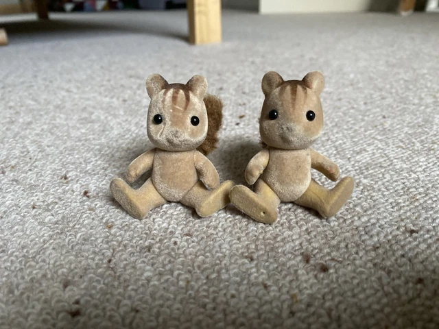 SYLVANIAN FAMILIES/CALICO CRITTERS house with furniture and Families! £ ...