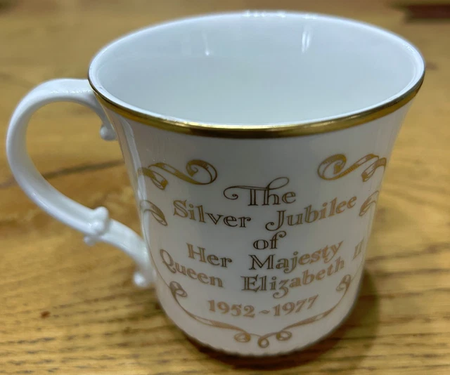 VINTAGE ROYAL DOULTON H M Queen Elizabeth Silver Jubilee Cup £18.00 ...