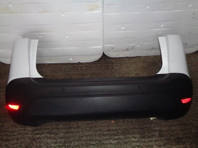 VAUXHALL CROSSLAND X Rear Bumper/Parking Sensors GAZ/40R Summit White ...