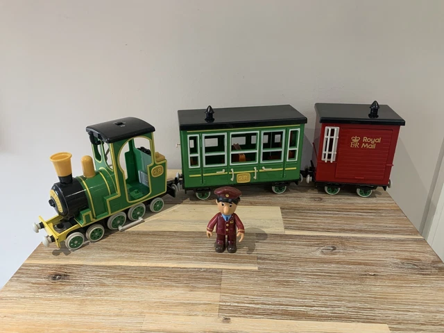 POSTMAN PAT GREENDALE Rocket Motorised Train With Sounds Carriages ...