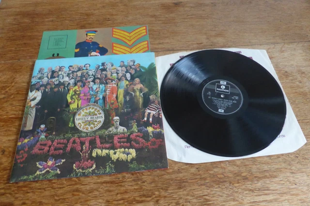 THE BEATLES SGT. Peppers Lonely Hearts Club Band UK Parlophone PCS 7027 ...
