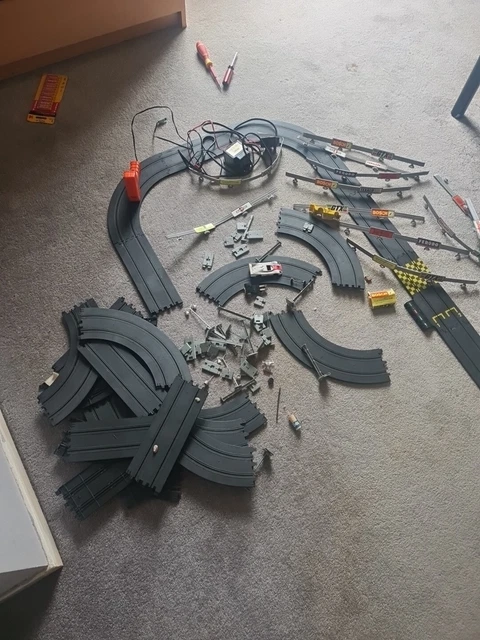 VINTAGE SCALEXTRIC 1970S track, rare starting gantry, power base VGC £ ...