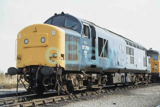 35MM RAILWAY SLIDE of Class 37 37259 Copyright to Buyer £4.99 - PicClick UK