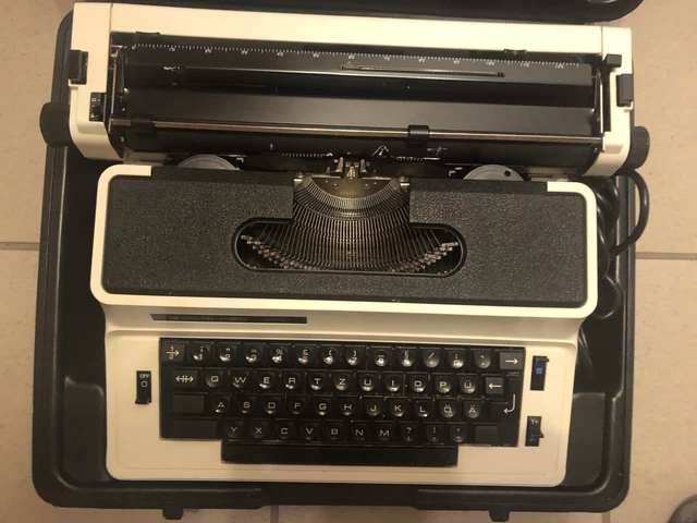 SILVER-REED ELEKTRISCHE SCHREIBMASCHINE Model 6200CR mit Original ...