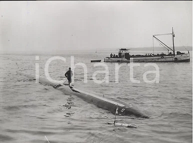 1958 SOUTHAMPTON WATER Francis BACON running on oil cargo Dracone Barge ...