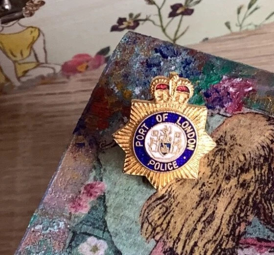VINTAGE ENAMEL CRESTED Port Of London Police Badge Jeeves Ltd Waterloo ...