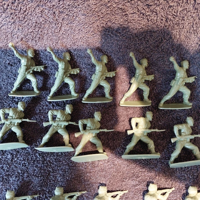 VINTAGE AIRFIX 1/32 scale 1970s WW2 British Commando toy soldiers x 21 ...
