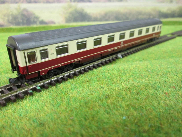 ROCO DB 1ST COACH RED/CREAM LIVERY N GAUGE BOXED (WRONG BOX) £11.99 ...
