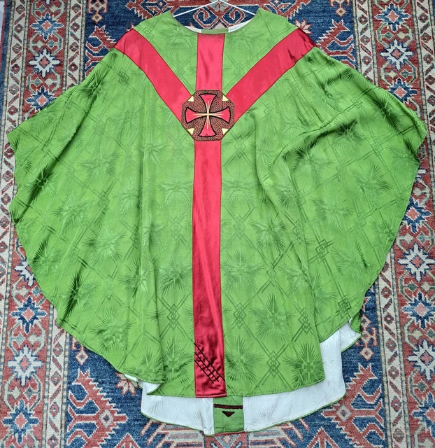 BELLE ET FINE Chasuble Gothique En Tissu Double Et Moire Vert / Blanc ...