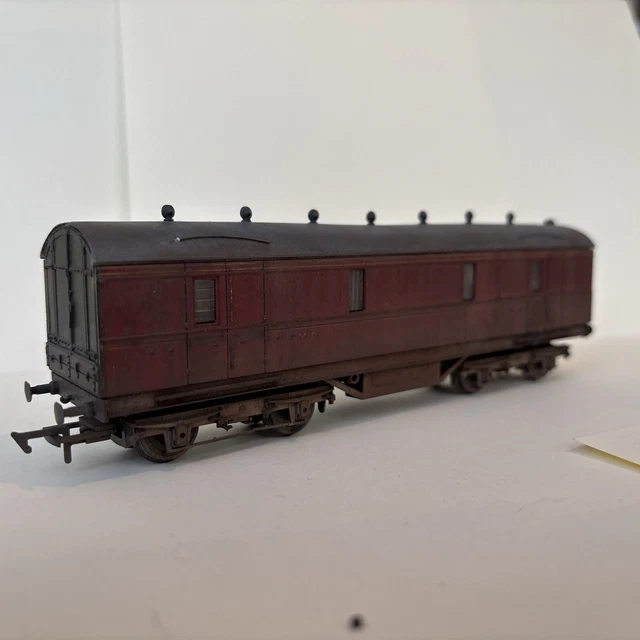 LMS 37762 GUV Maroon Bogie Van (weatheredTriang Under Frame Ratio ...