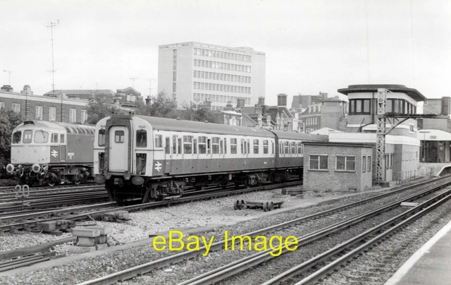 PHOTO RAILWAY 6X4 EMU Class 4VEP 7846 passes Woking SB and 33020 c1986 ...