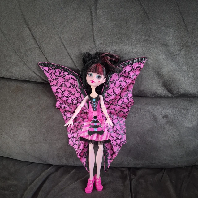 MONSTER HIGH GHOUL to Bat Draculaura Doll Transforming Ghouls Dracula ...