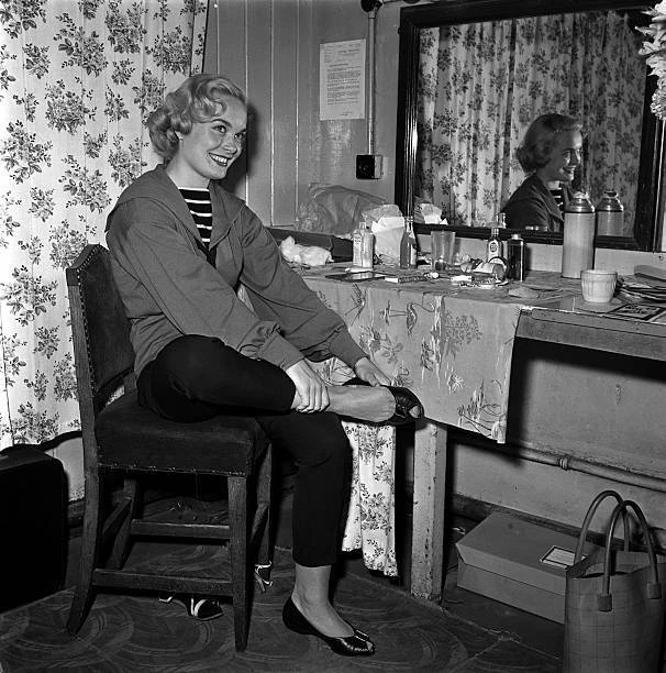 British Actress And Model Shirley Eaton 1950s 60s 29 Old Film Star Photo Eur 666 Picclick Fr