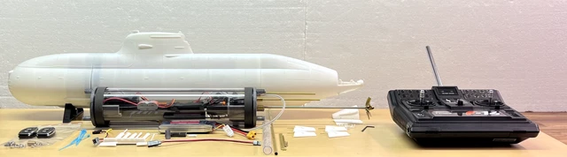 RC U-BOOT, BAUSATZ eines deutschen Type 212, angefangen, mit Futaba F14 ...