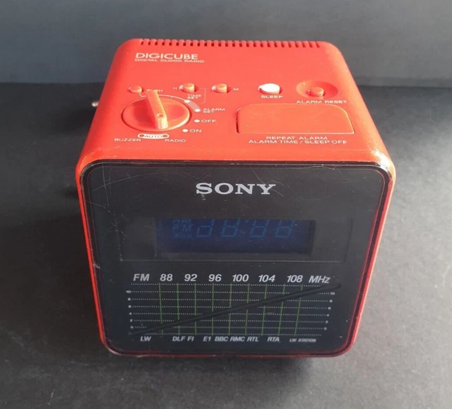 RADIO REVEIL SONY Digicube ICF C10L rouge, 1982, hors service ...
