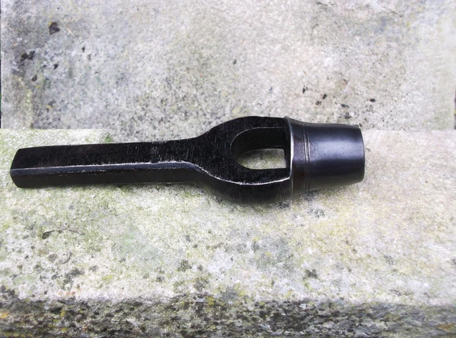 OUTIL ANCIEN EMPORTE Pièce En Fer Forgé Diamètre 30Mm EUR 22,00 ...