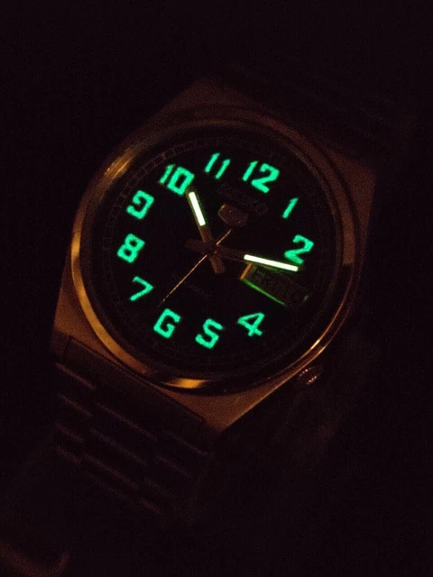 VINTAGE AUTOMATIC SEIKO 5 JAPAN MADE DAY-DATE GENT's WRIST WATCH-RADIUM ...