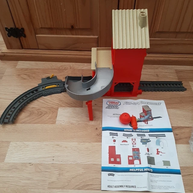 THOMAS TRACKMASTER FILL Up Firehouse Set £7.99 - PicClick UK