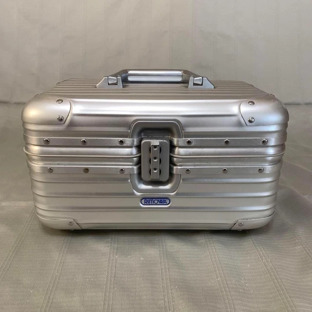 928.38 RIMOWA TOPAS Beauty Case 17L Silver Camera case $1,430.15 ...