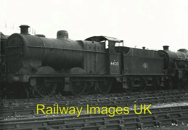 RAILWAY PHOTO - LMS Fowler Class 4F 0-6-0 No.44123 ex-LMS No.4123 with ...