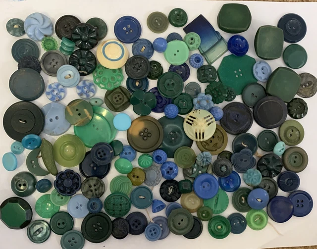 VINTAGE LOT OF 120+ Early Plastic Buttons - Colt Realistic Pierced ...