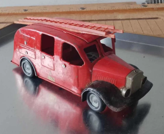 ORIGINAL VINTAGE TRI-ANG Minic Tinplate Fire Engine Clockwork Toy £24. ...