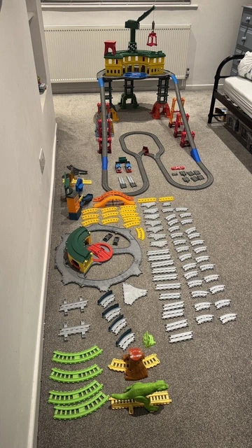 THOMAS AND FRIENDS trackmaster & Die-cast models Huge Track and Engine ...