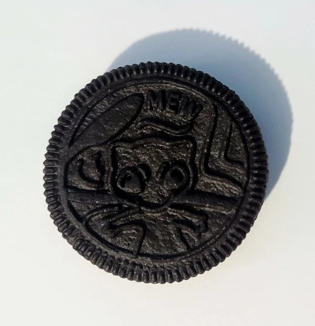 RARE MEW OREO - Limited Edition Pokemon 25th Anniversary Cookie Pokémon ...