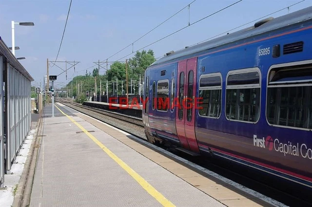 PHOTO A First Capital Connect Class 365 Emu Departs From Finsbury Park ...