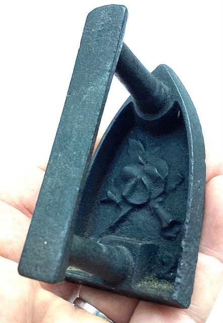 ANCIEN FER A REPASSER MINIATURE ROSE N°2 PRESSING IRON FERRO STIRO ...