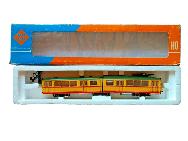 HO SCALE MODEL tram strassenbahn Roco Karlsruhe Duwag 2 section ...