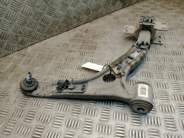 MERCEDES GLA CLASS Wishbone Lower Control Arm Front Right A1563300600 ...