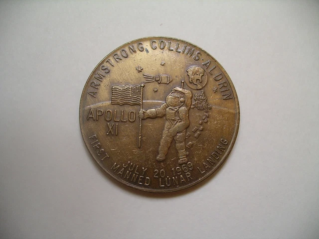APOLLO 11 FIRST Manned Lunar Landing Neil Armstrong Coin Medal NASA ...