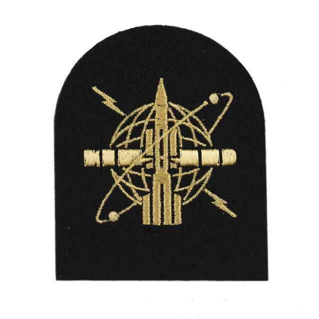 WEAPON ENGINEERING BRANCH - Basic Rate - Royal Navy Badges ...
