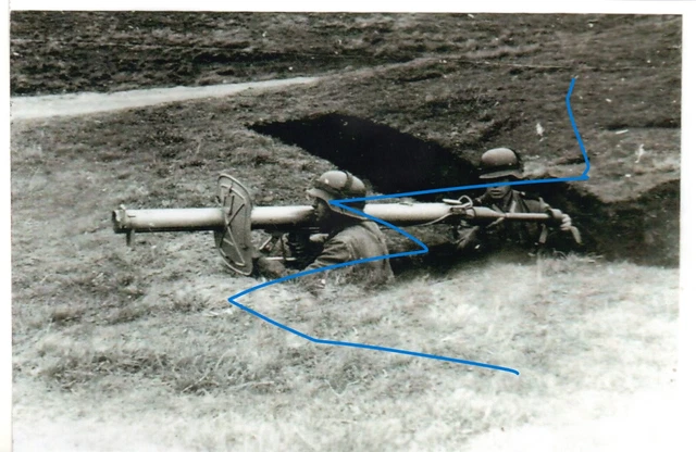 REPRO FOTO DEUTSCHE Soldaten mit Panzerschreck im Graben WW2 EUR 2,99 ...