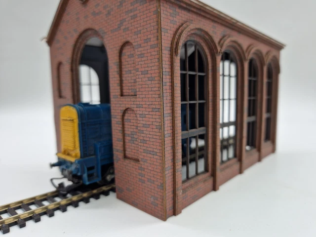 MODELUX OO GAUGE 'Manchester' engine shed/depot building kit £24.00 ...