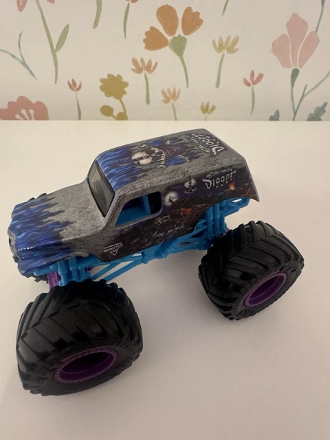 MONSTER JAM SON Uva Digger Monster Truck 1:64 Scale Monster Jam ...