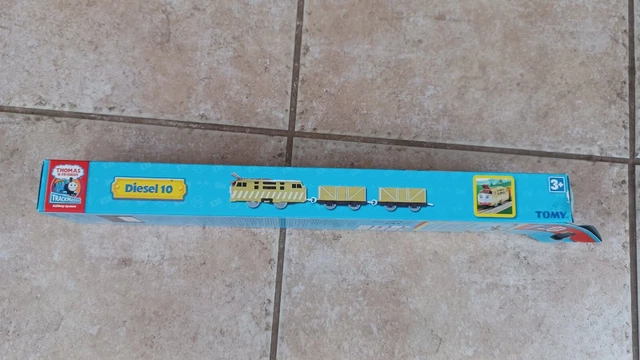 THOMAS TRACKMASTER DIESEL 10 train with original trucks (batt op'd ...