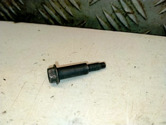 BRIGGS & STRATTON 625 E Series OHV 093J02 - Vis fixation capot de ...