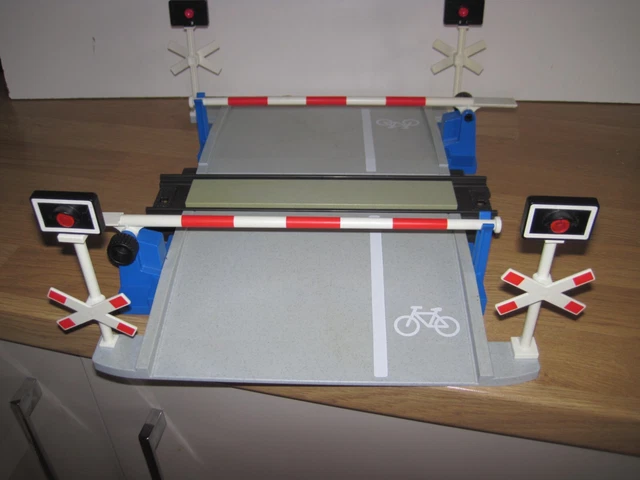 PLAYMOBIL RC TRAIN Level Crossing Set 4383 EUR 23,04 - PicClick FR