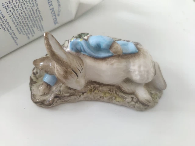 STATUETTA IN PORCELLANA Peter Rabbit In The Gooseberry Net, Royal ...