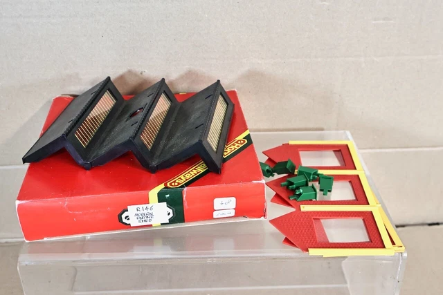 HORNBY R146 DEUX Route Moderne Moteur Locomotive Hangar Rouge Type 2 ...