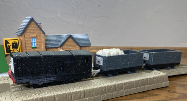 THOMAS & FRIENDS TrackMaster Devious Diesel Snowy Motorized Train ...