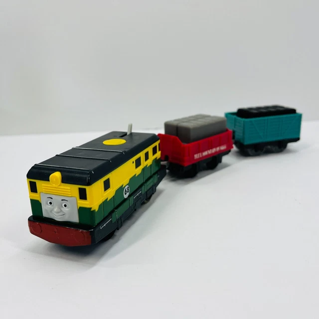 THOMAS & FRIENDS TrackMaster Philip Motorized Train Engine + 2 Cargo ...