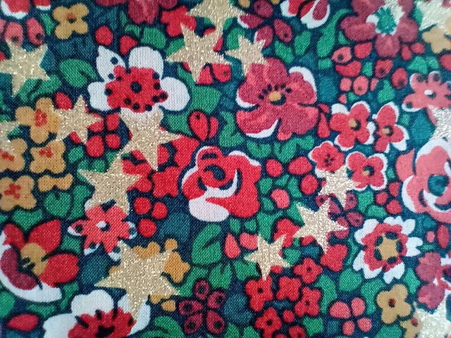 CHRISTMAS FLORAL STAR gold metallic - Liberty Tana Lawn cotton approx ...