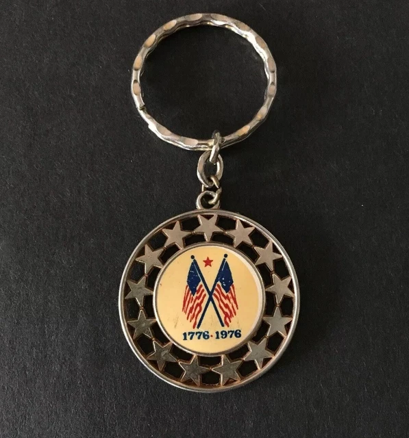 VINTAGE KEYCHAIN BICENTENNIAL 1776-1976 Key Metal Fob American Flag ...