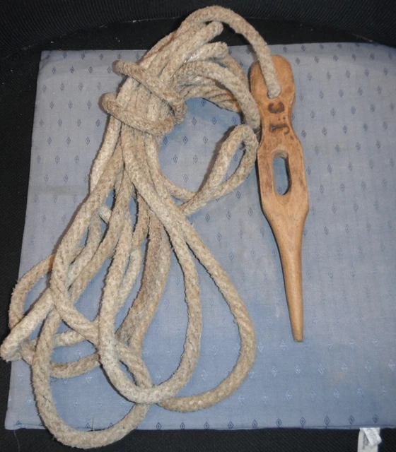 ANCIENNE CLÉ À foin avec son cordage EUR 15,00 - PicClick FR