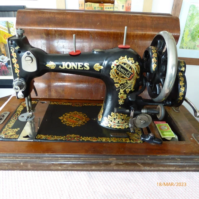 1930'S JONES FAMILY CS Hand Crank Sewing Machine Case,Shuttle,Bobbins ...