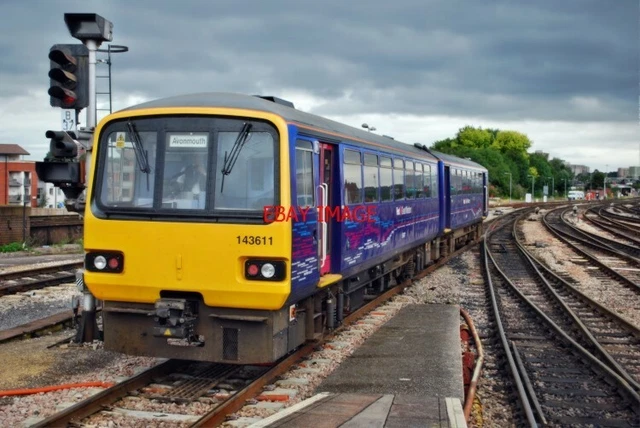 PHOTO CLASS 143 Pacer 2-Car Dmu No 143 611 In Fgw Local Lines Livery ...
